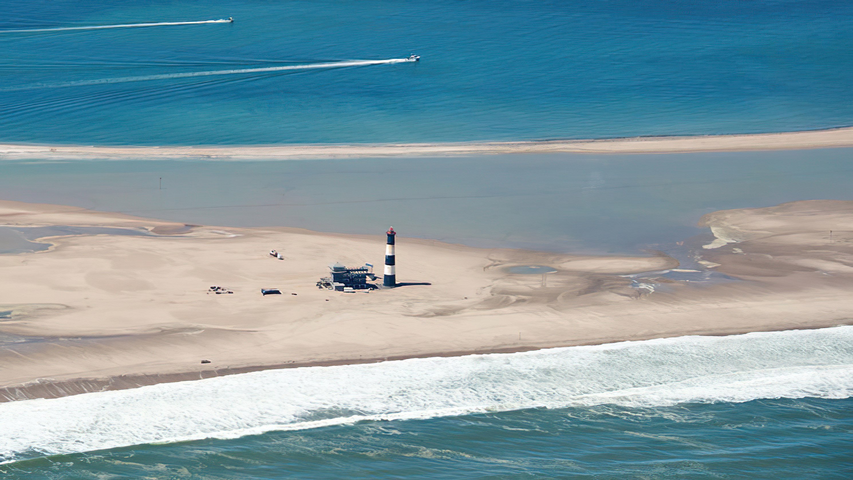 Pelican Point Lodge - Surf Resort - Skeleton Bay | LUEX